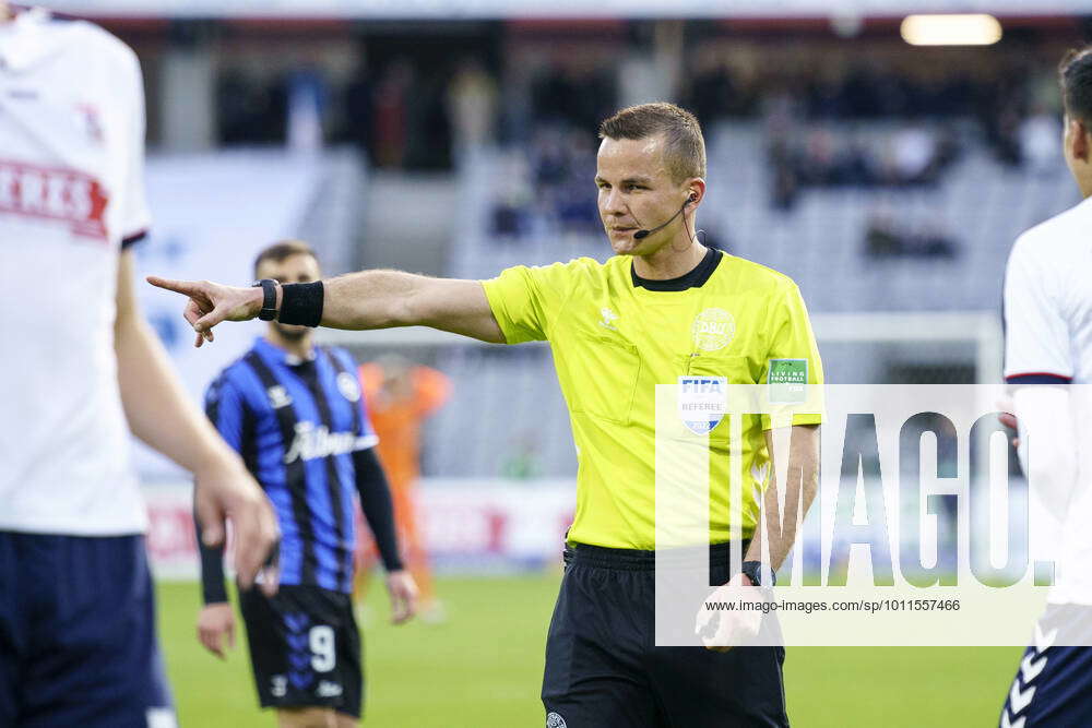 Referee Morten Krogh awards staff kick to OB at the end of the super ...
