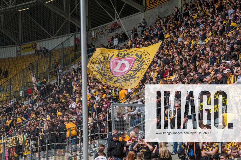 Dynamo flag SG Dynamo Dresden SSV Jahn Regensburg soccer 2 league ...
