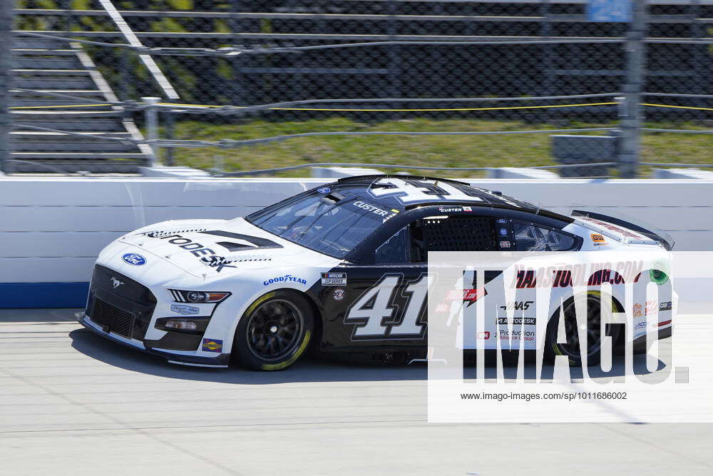 DOVER, DE - APRIL 30: Cole Custer ( 41 Stewart Haas Racing Feeding ...