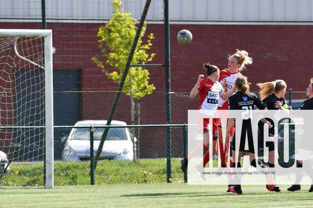 ZULTE-WAREGEM VS WOLUWE Amber Bert of Zulte Waregem scores the 2nd goal ...