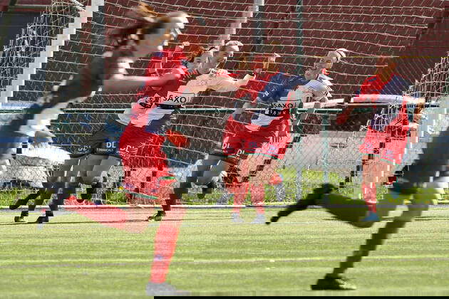 ZULTE-WAREGEM VS WOLUWE Amber Bert of Zulte Waregem scores the 2nd goal ...