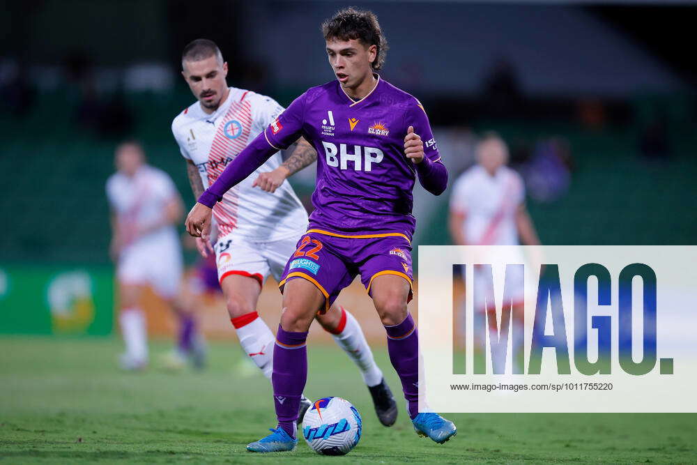 ALEAGUE GLORY CITY, Joshua Rawlins of the Perth Glory passes back ...