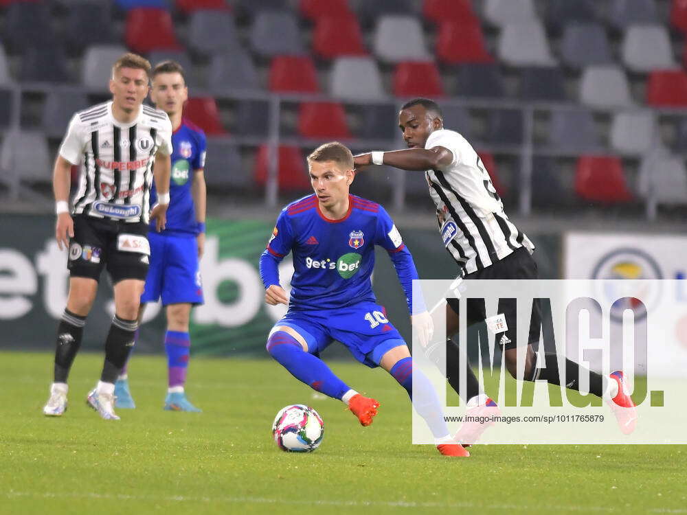 Rares Enceanu and Romario Pires in the football match between Steaua ...