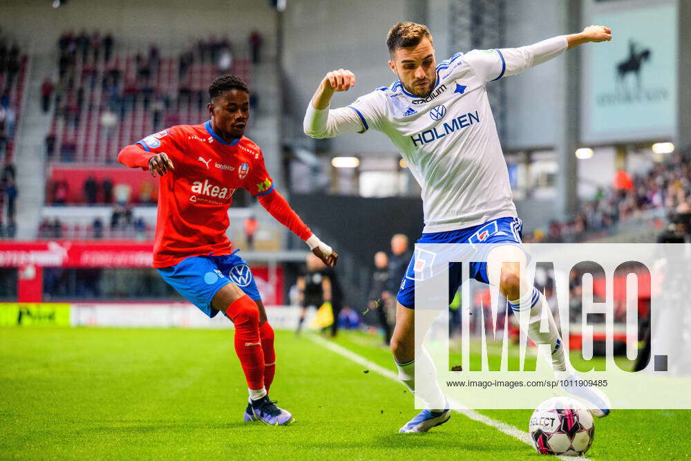 220509 Helsingborgs Benjamin Acquah och IFK Norrköpings Egzon Binaku ...