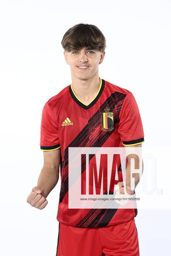 TUBIZE, BELGIUM - MAY 12 : Enzo Geerts of U17, U 17 Belgium posing for ...