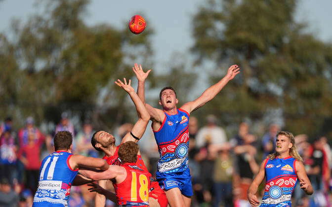 AFL BULLDOGS SUNS, Jordon Sweet of the Bulldogs competes for the ball ...