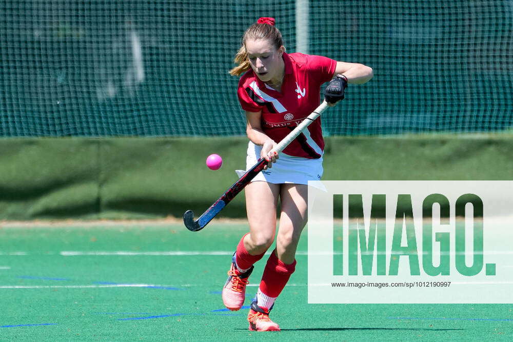 Luisa Walter TSVMH, 3 , on the ball, crop, full body, single image ...
