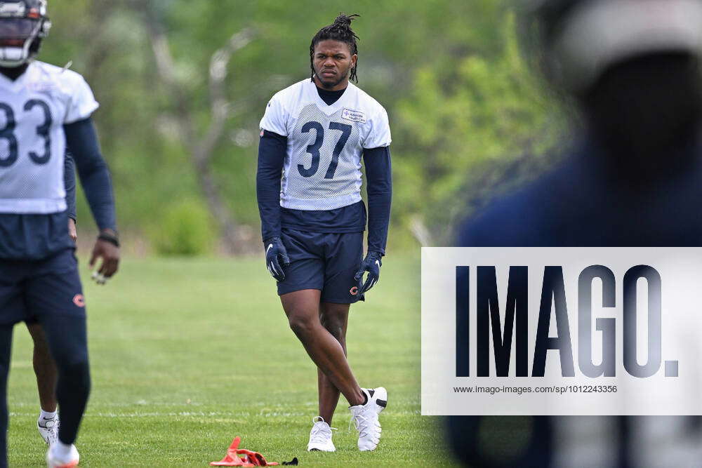LAKE FOREST, IL - MAY 24: Chicago Bears defensive back Elijah Hicks (37 ...