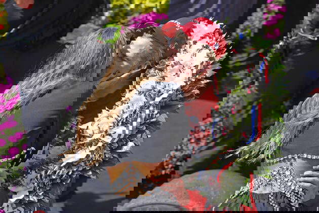 INDIANAPOLIS, IN - MAY 29: Marcus Ericsson kisses his girlfriend Iris ...