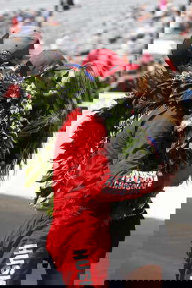 INDIANAPOLIS, IN - MAY 29: Marcus Ericsson kisses his girlfriend Iris ...