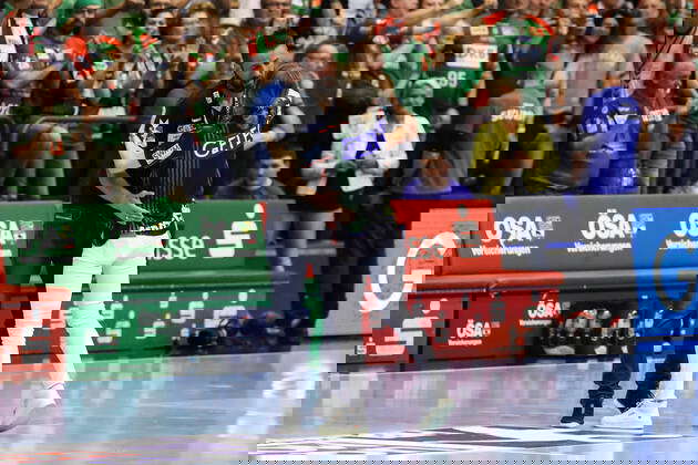 Coach Bennet Wiegert with his wife after the match Handball Bundesliga season 2021 2022 SC