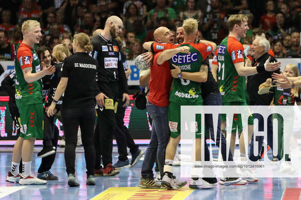 Coach Bennet Wiegert with Matthias Musche SC Magdeburg,6 and President ...