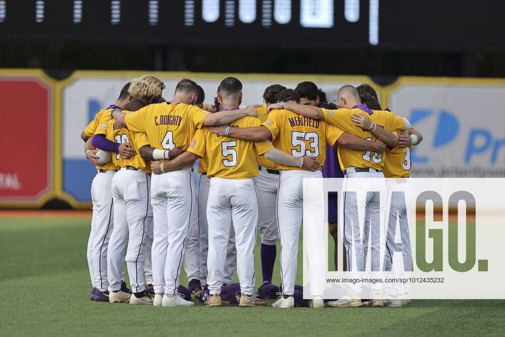 Jun 3, 2022: LSU players huddle in left field before a college baseball ...