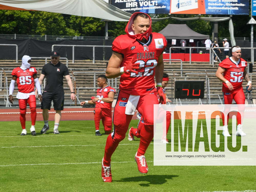 Paul Steffen Cologne Centurions, 22 while warming up doing so Michael ...