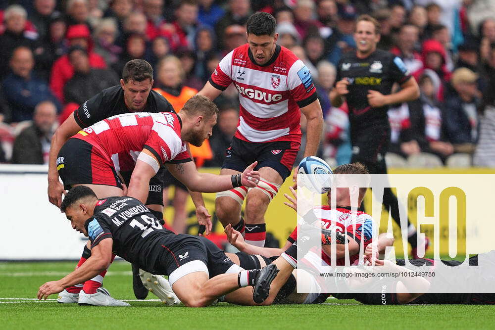 Ruan Ackerman of Gloucester Rugby catches the ball with his face during ...