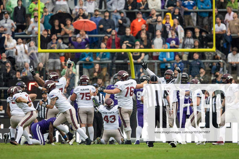 Frankfurt Galaxy Rhein Fire, ELF Cheering Rhein Fire players after the ...