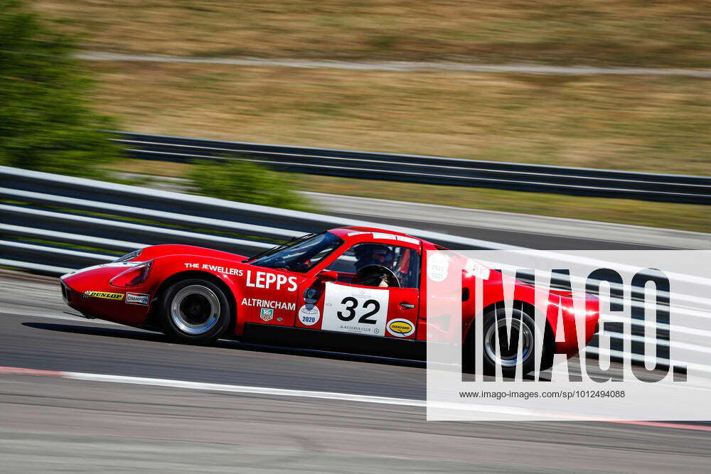 32 Henrique GEMPERLE Marc DE SIEBENTHAL, (CH CH), Chevron B8 1968 ...