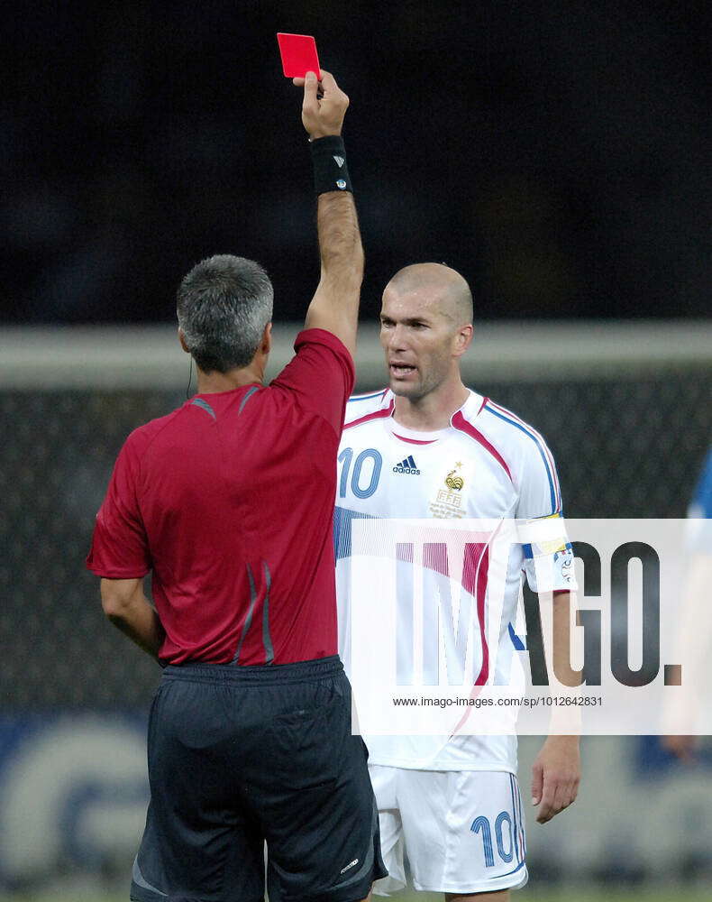 Zinedine ZIDANE will be 50 years old on 23 June 2022, referee Horacio ...