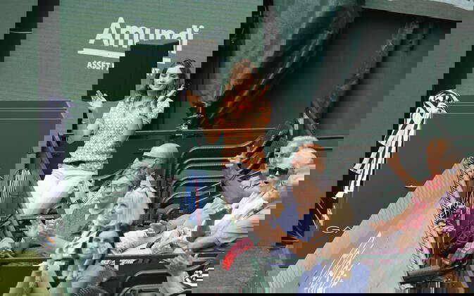 Photo the girlfriend of Ugo Humbert FRA climbs applause tennis ...