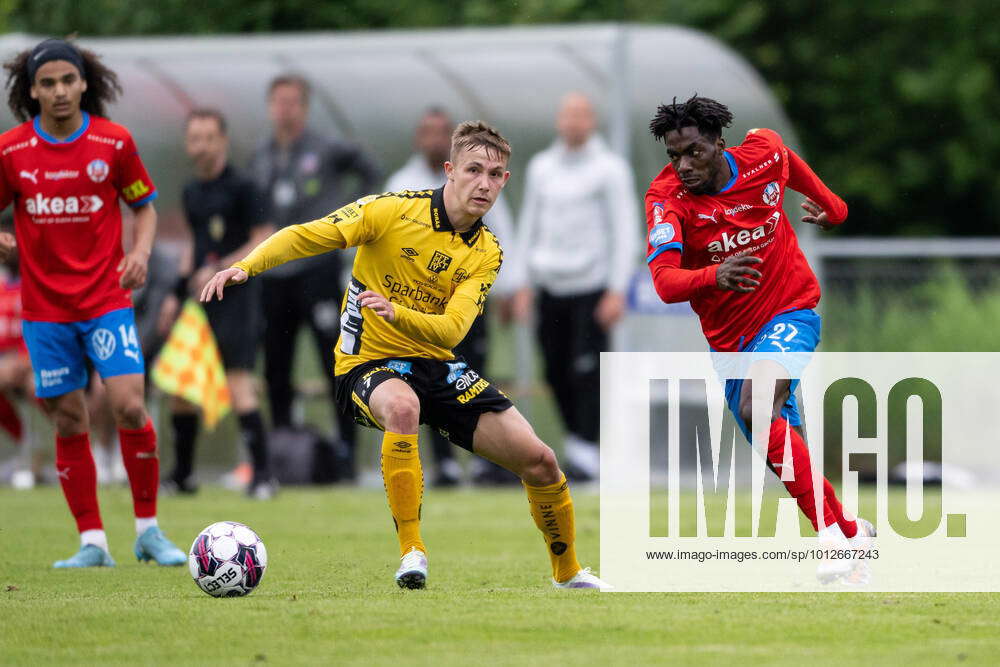 220617 Elfsborgs Jacob Ondrejka and Helsingborgs Benjamin Acquah during ...
