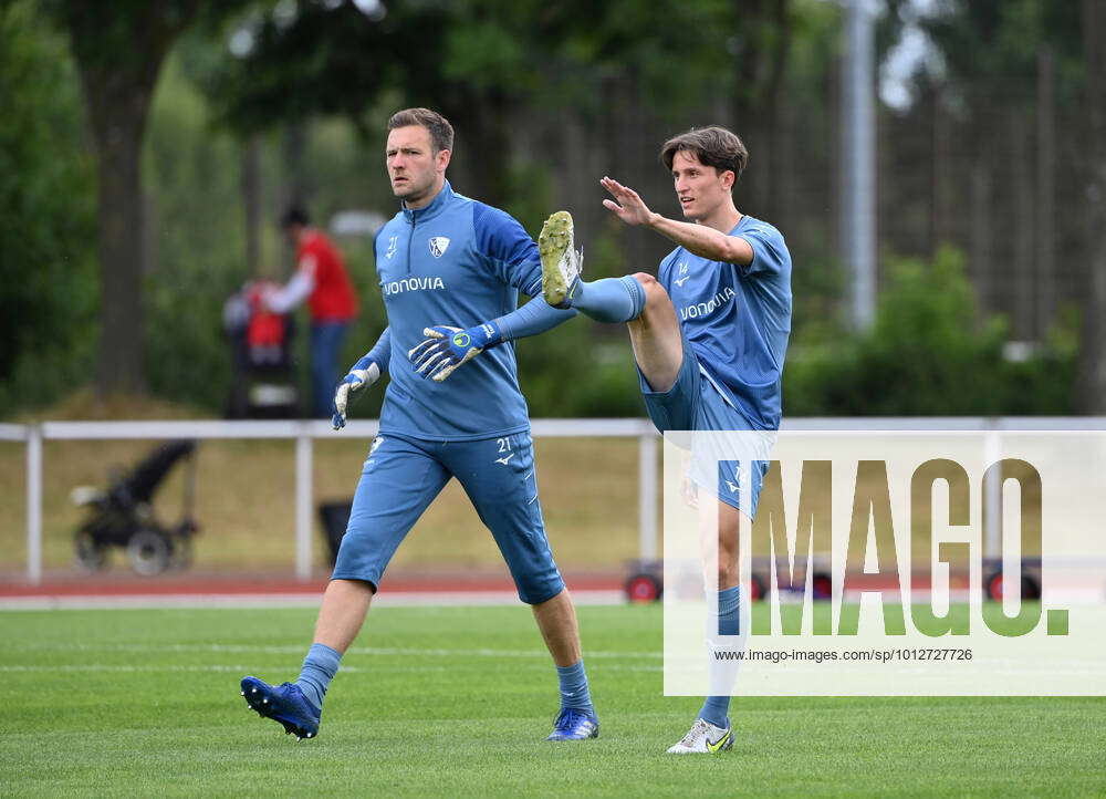 Tim Oermann VfL Bochum , Goalkeeper Michael Esser VfL Bochum , v re 20 ...