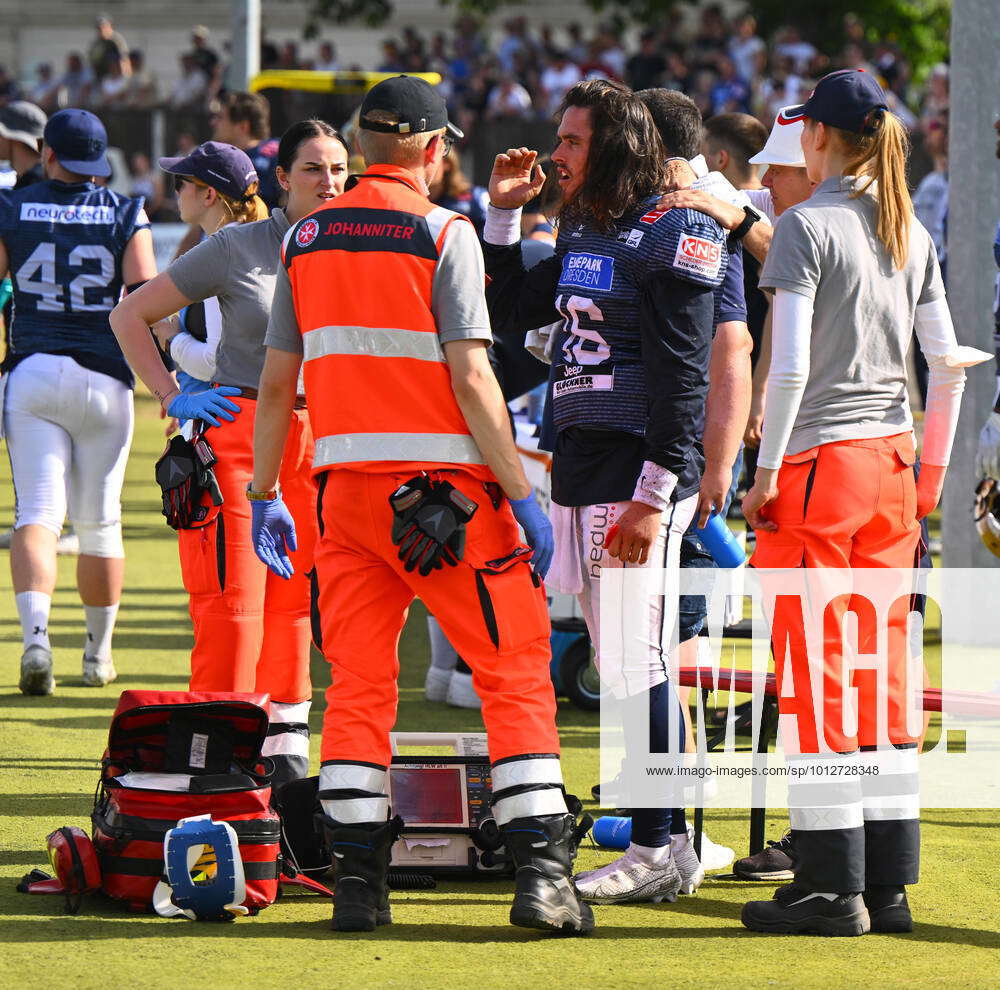 injured quarterback Justin Agner Dresden is treated on the field ...