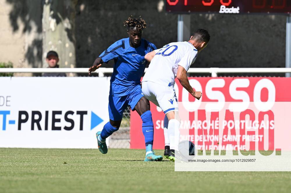 Alexandre Coeff (auxerre) vs Sanyang Bamba (grenoble) FOOTBALL : AJ ...