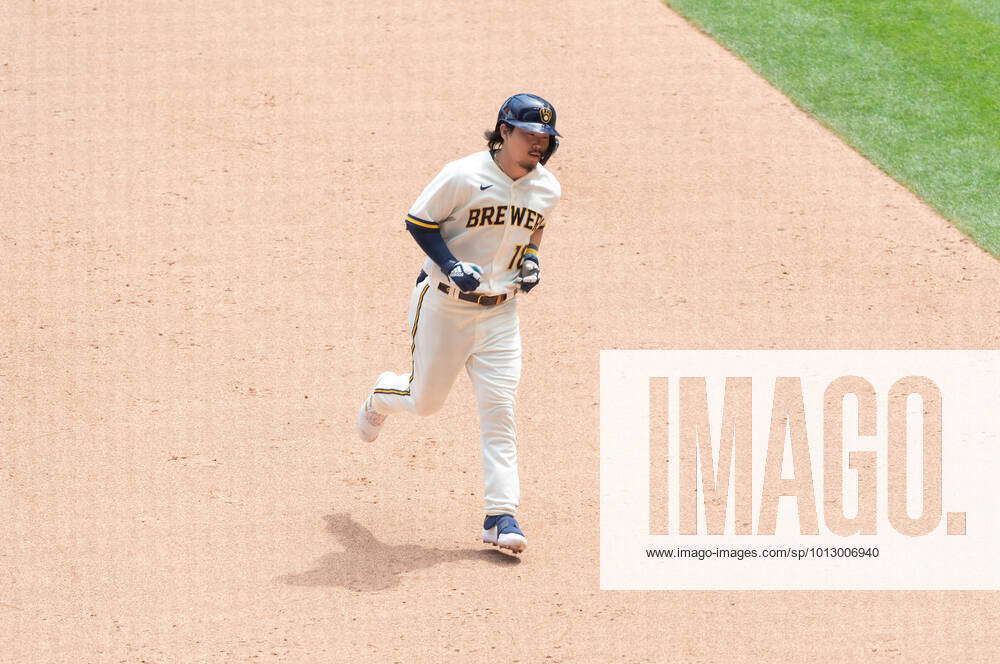 July 6, 2022: Milwaukee Brewers first baseman Keston Hiura 18 rounds ...