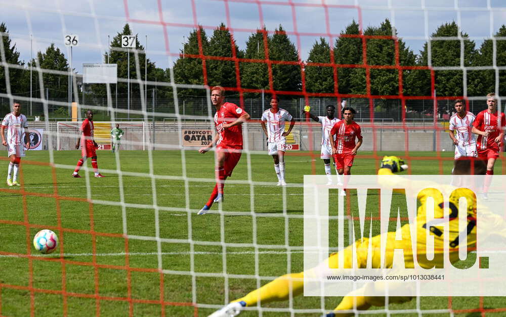 Michel Vlap FC Twente Enschede, 18 relays Dennis Gorka Fortuna ...