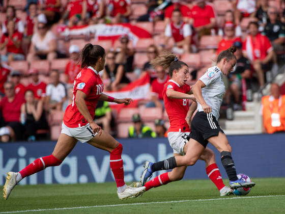 Barbara Dunst Austria 8 in duel with Rebecca McKenna Northern Ireland 2 ...