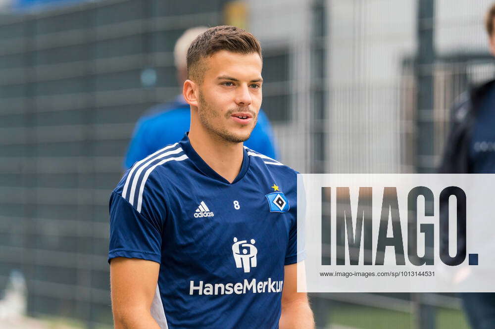Laszlo Benes Hamburger SV 8 Training Hamburger SV, season 2022 2023, 13 ...