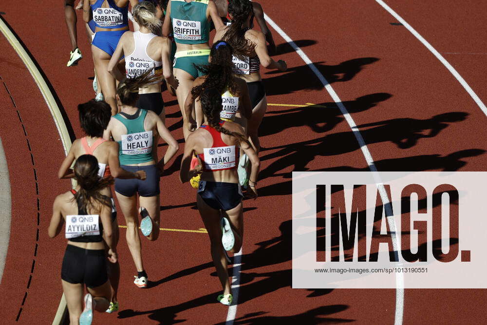 Athletes compete in the women s 1500m during the World Athletics ...