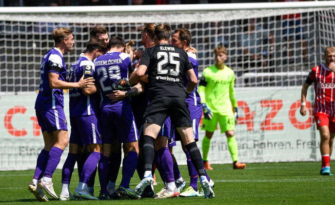 Goal to 0 1 by Marvin Senger MSV Duisburg, 04 No chance for goalkeeper ...