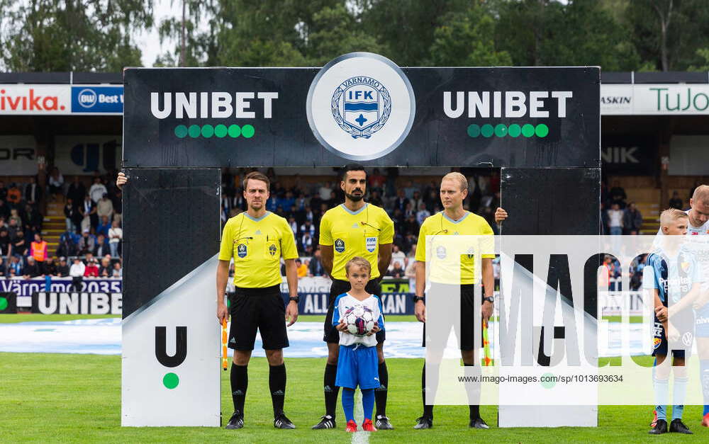 220807 Judge Mohammed Al Hakim, assistant referee Marcus Lundgren ...