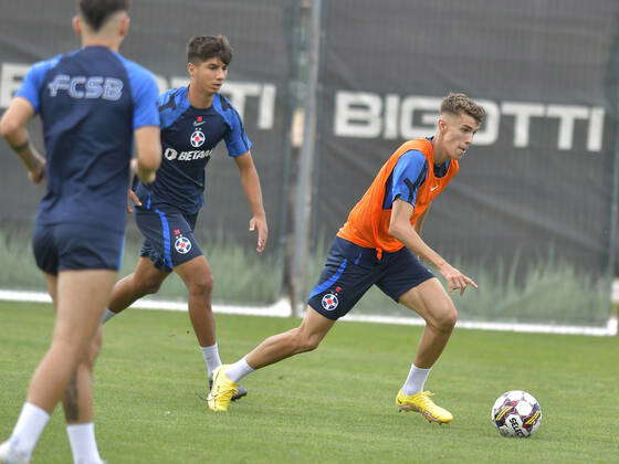 Star footballers Marian Alexandru Musi, Octavian George Popescu, Darius ...