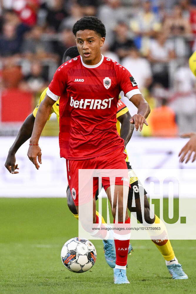 Antwerp s Anthony Valencia pictured in action during a soccer match ...