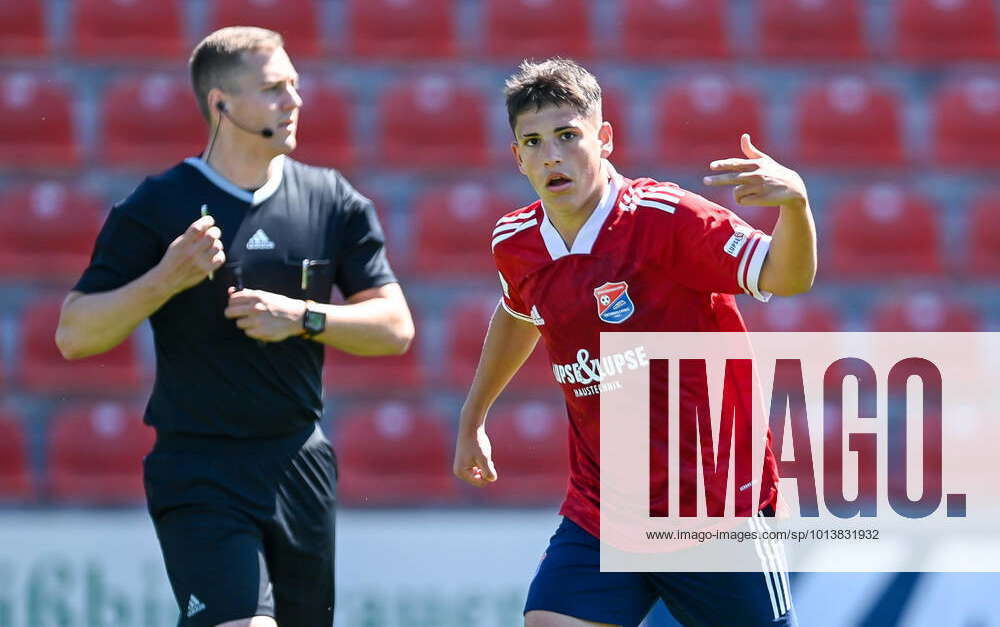 Alexander Leutner Unterhaching, 11 with goal celebration, cheering ...