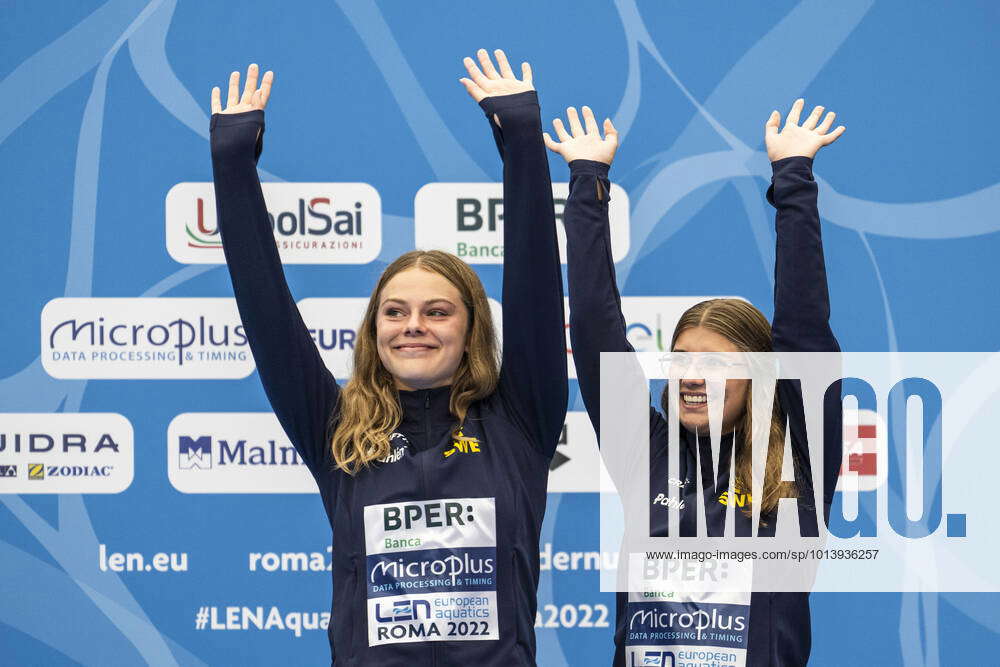 220818 Elna Widerström and Emilia Nilsson Garip of Sweden celebrate ...