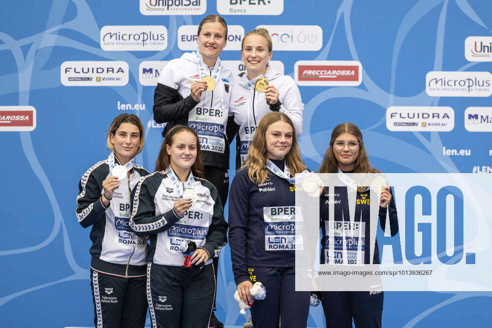 220818 Elna Widerström and Emilia Nilsson Garip of Sweden celebrate ...