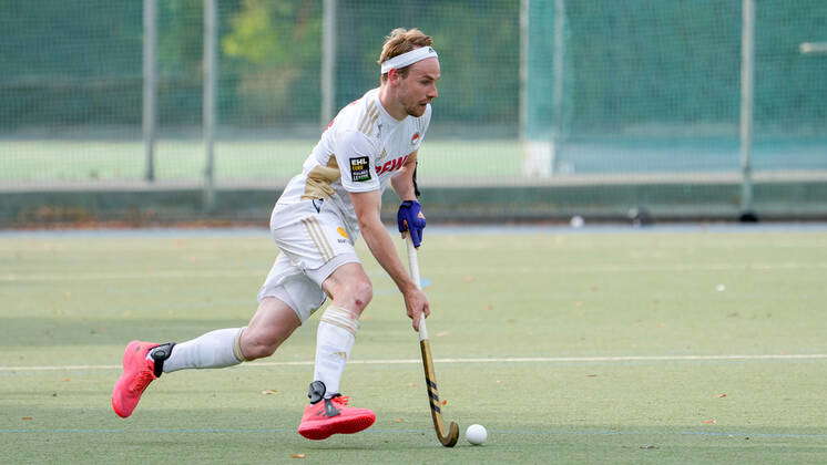 Christopher Rühr KTHC, 17 , on the ball, cutout, full body, single ...