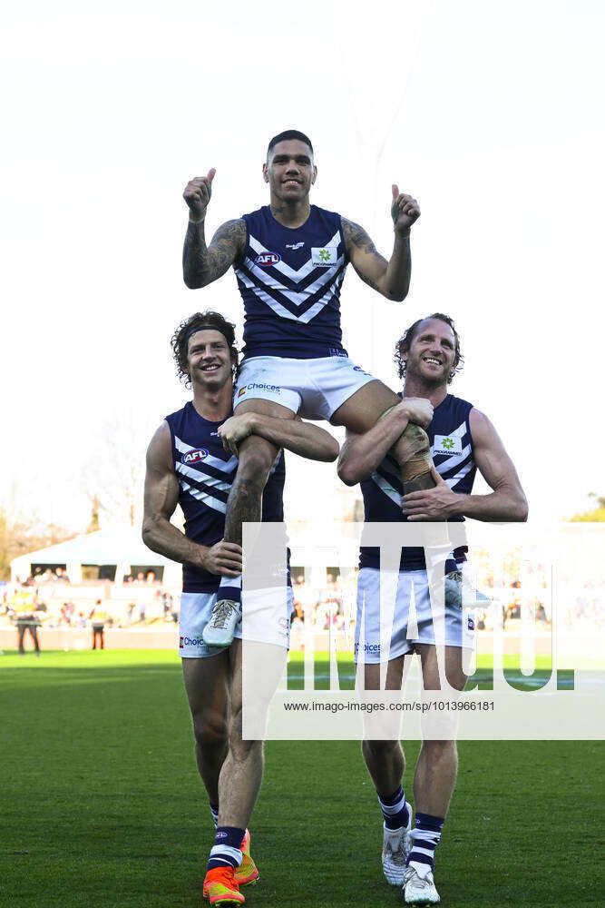 AFL GIANTS DOCKERS, Michael Walters of the Dockers is chaired after his 200th game during the AFL
