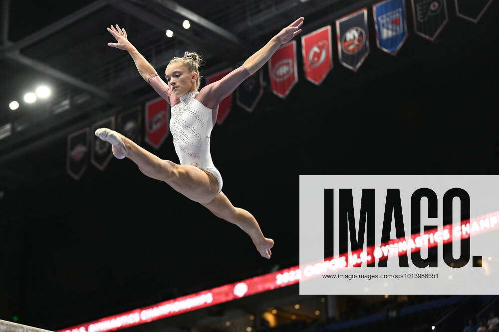 August 19, 2022, Tampa, Florida, US: ELLE MUELLER practices on the ...