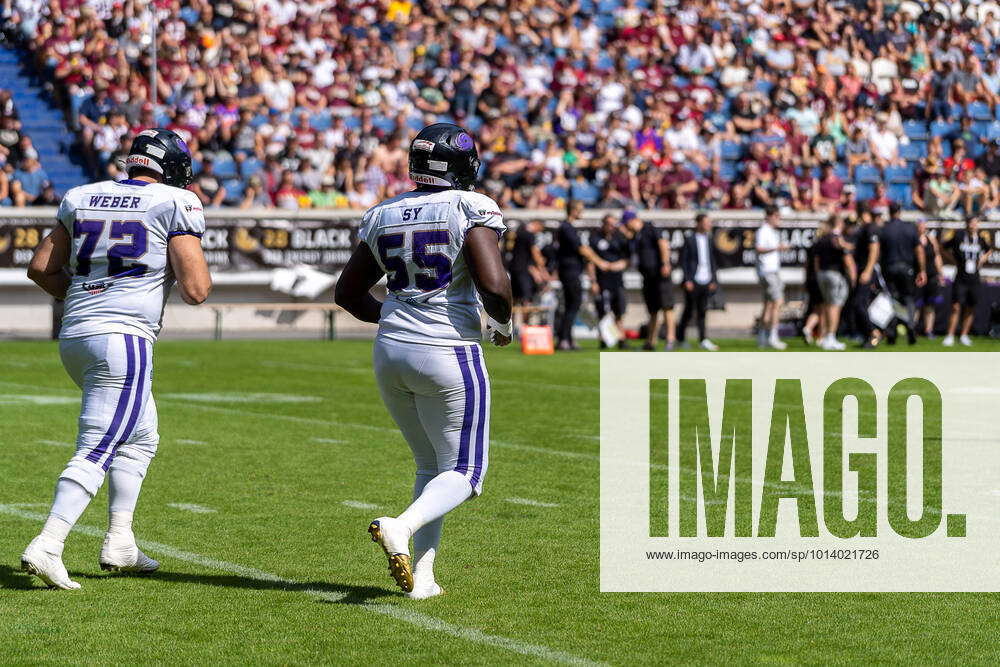 Basil Weber Frankfurt Galaxy, 72 and Sy Frankfurt Galaxy, 55 run into ...