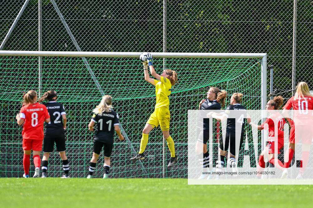 Sofia Anton goalkeeper, FFC Wacker Munich, 22 catches the ball after a ...