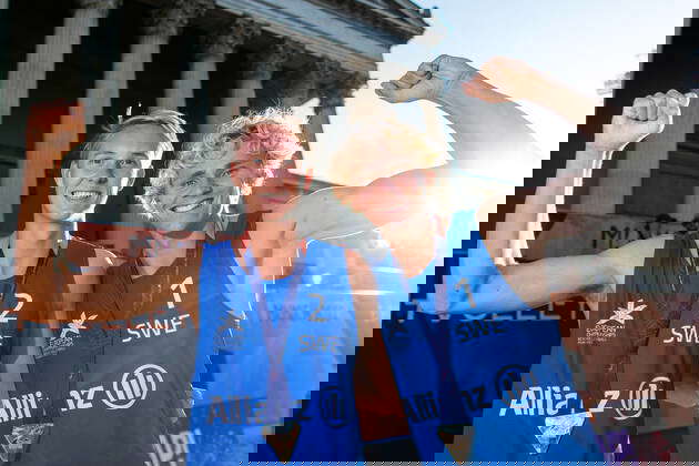 220821 David Ahman and Jonatan Hellvig of Sweden celebrate after ...