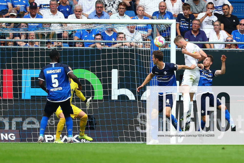 Patrick Mainka Heidenheim, 2 from right scores the goal with this ...
