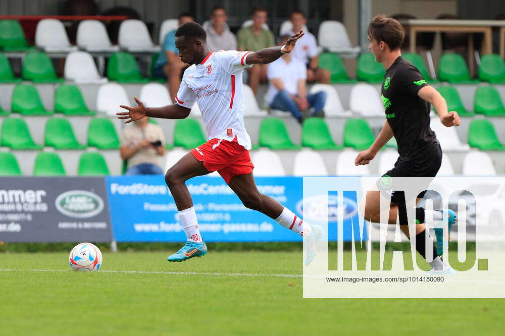 v l Jason Osei Tutu SSV Jahn Regensburg , Moritz Bauernfeind SV ...