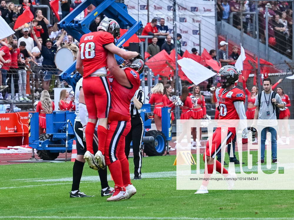 Cheering Centurions Louis Geyer Cologne Centurions, 18 is lifted Justin ...