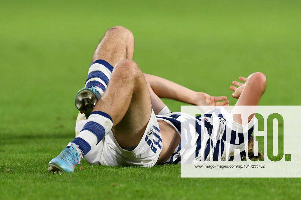 Caspar Jander MSV Duisburg injured on the ground GER, MSV Duisburg vs ...