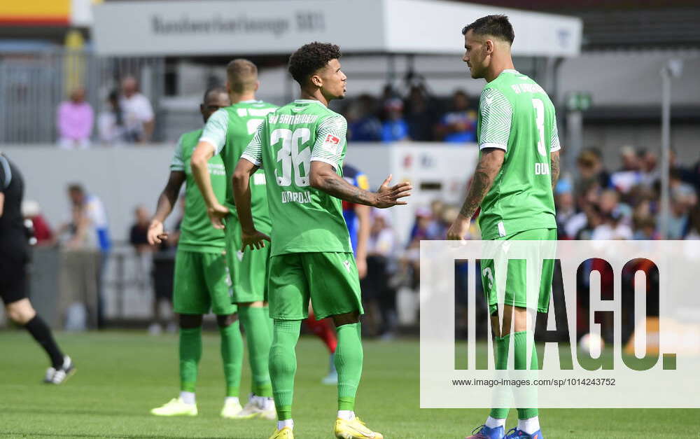 Collusion Chima Okoroji SV Sandhausen,No 36 and Dario Dumic SV ...